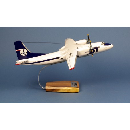 Antonov 26 - curl - DHL - maquette modèle réduit de grande taille ...